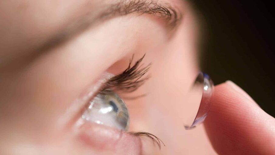What Are Hybrid Contact Lenses? Pros and Cons - Rawlivingme